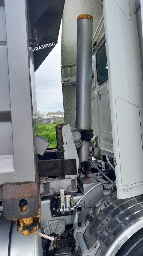 5232-TWIST LOCK SYSTEM | Jaks Trucks Ltd